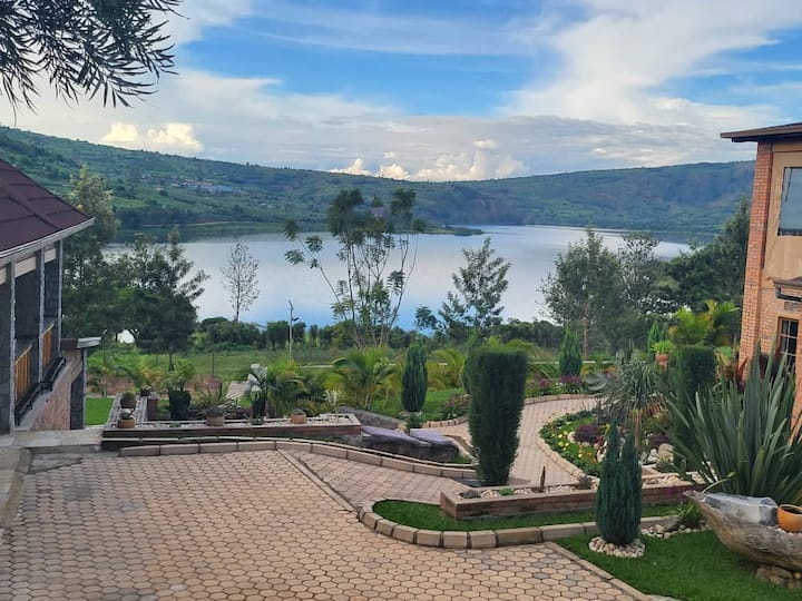 Family-friendly Home On Lake Muhazi - Rwanda