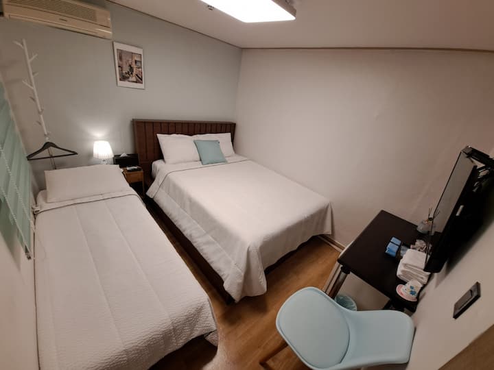 *트리플룸* (3인실)한강에서 가장 가까운 숙소!! 당산역!!  리버트리호텔 - Seoul