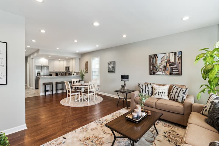 Modern Charming Home, (Duplex 1st Floor Unit) - 디트로이트