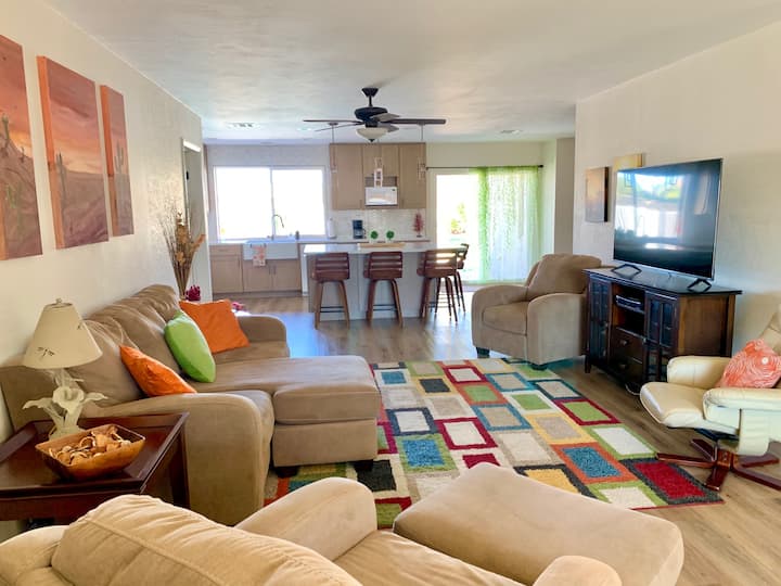 Paradise Awaits With Mountain Views- Pet Friendly - Phoenix, AZ