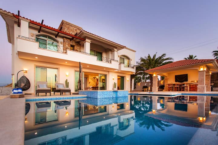 Villa Hermosa. Camino Internacional. Todos Santos. - Todos Santos