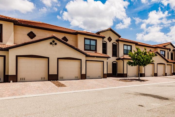 Pristine Ranch *Central Location Pool * Wifi * Bbq - Cape Coral, FL