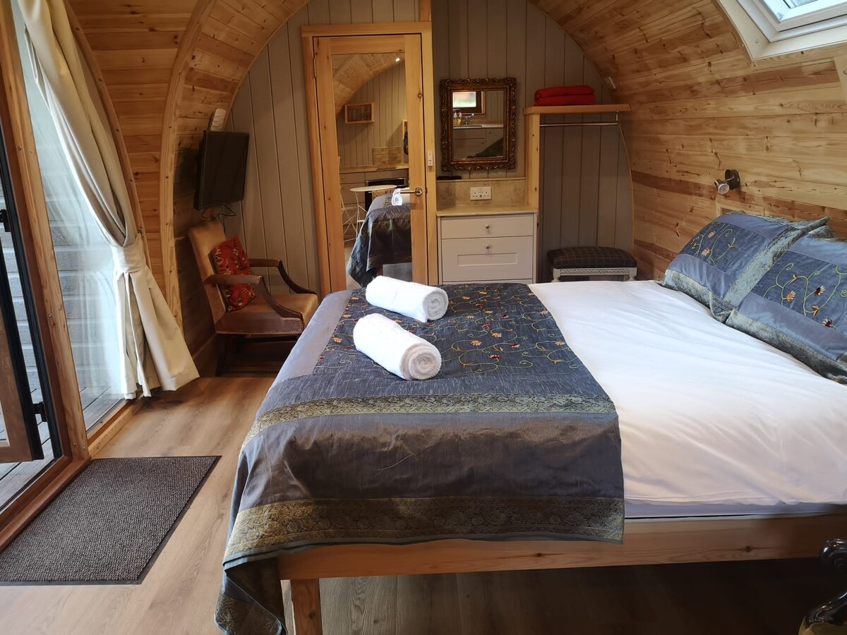 Luxury 2 person Glamping pod with hot tub in West Sussex, England ...