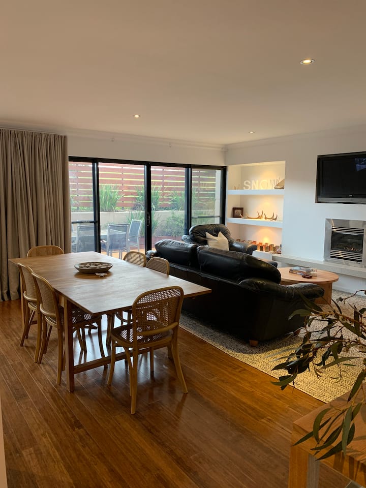 The Alpine - A Stylish Townhouse In Jindabyne - Kosciuszko National Park