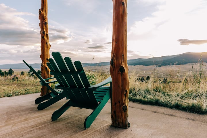Secluded & Spacious Cabin On 17 Acres - Sleeps 10 - Eagle Nest, NM