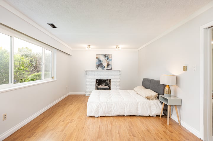 Adorable 2 Bedroom King&queenbed Palace 90+days - Ladner