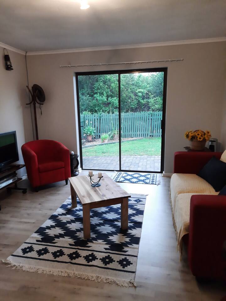 A Garden Flat A Stone's Throw From The Lagoon. - Sedgefield