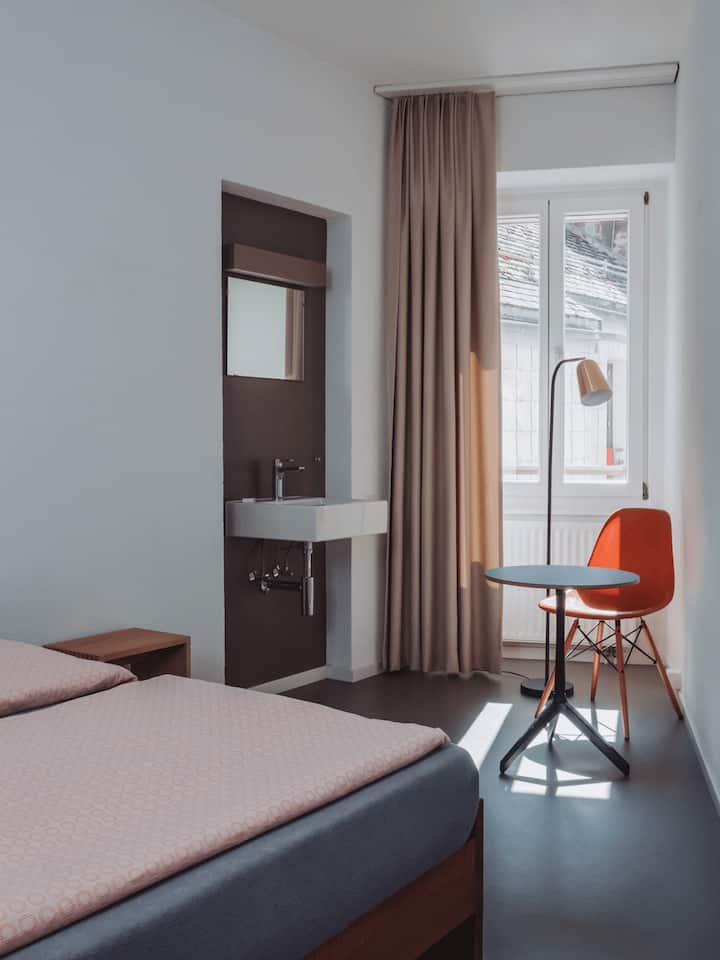 Private Single Room | Montreux Youth Hostel - Montreux