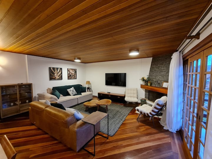 Apto - 4 Suites E Lareira A 5 Minutos Do Centro - Campos do Jordão