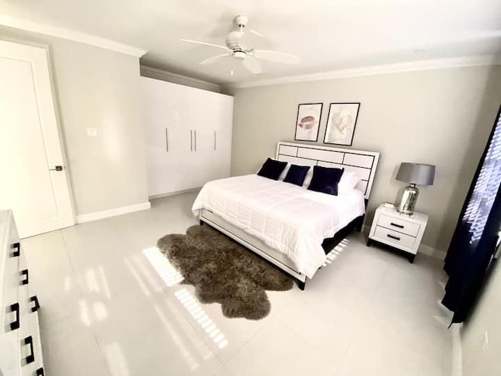 Ariel Luxury 3 Br Suite. Modern And  Spacious. Mbj - Montego Bay