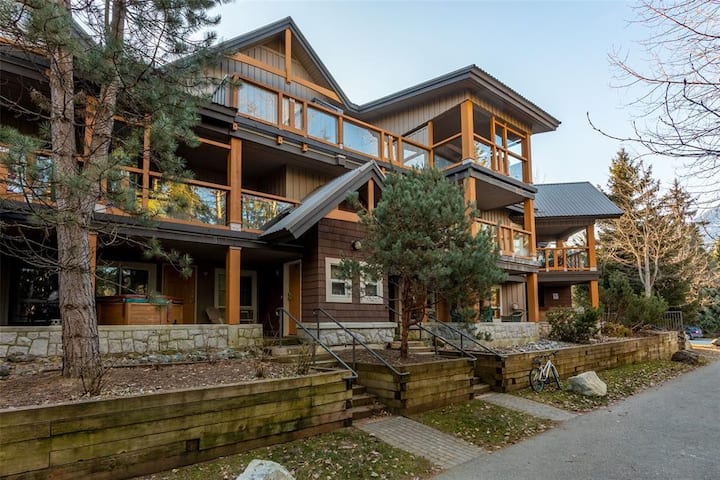 2br, 2 Ba Whistler Townhouse W/private Hot Tub - Whistler