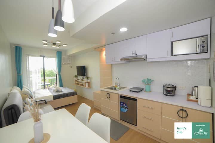 Junios Crib Pinesuites Tagaytay W/ Netflix&disney+ - Amadeo