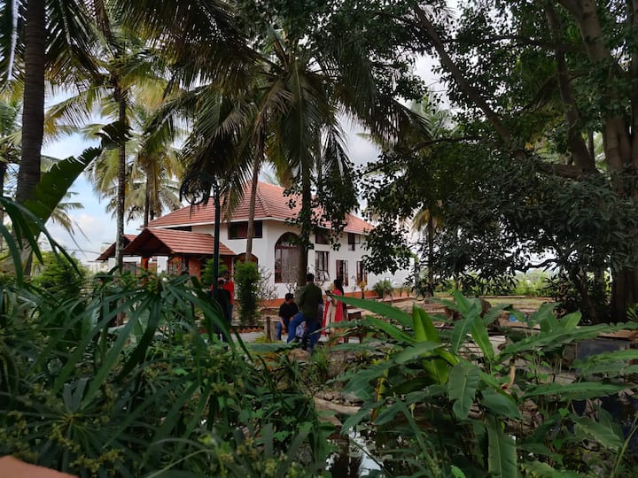 Spacious 5br Villa - Malur