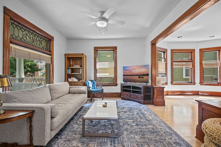 Beautiful, 3br Near Lake Bde Maka Ska - Minneapolis, MN