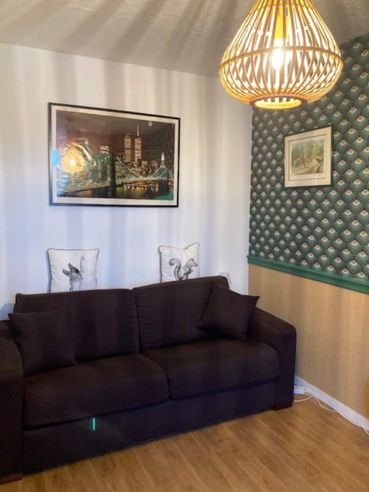 Lisieux : Chambre Confortable Dans Résidence - Lisieux