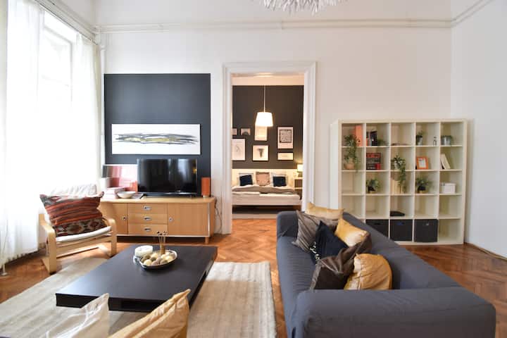 Beautiful 2 Bedroom 2 Bathroom Flat - Budapest