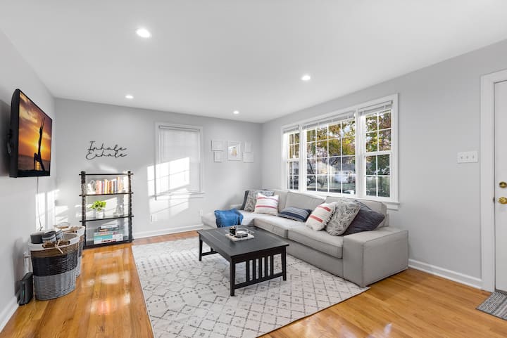 *Monthly* Namastay Oasis Near Carytown & Maymont - Richmond, VA