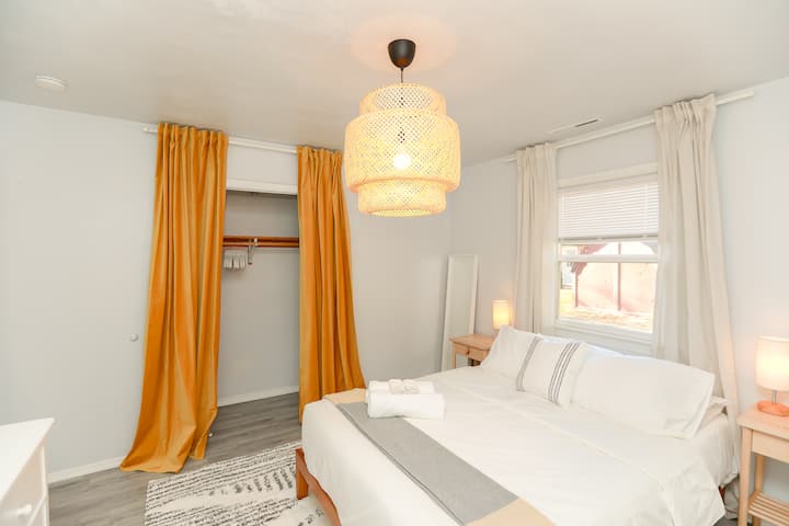 The Boho Bnb! Pet Friendly | Fenced Yard - Norfolk, VA