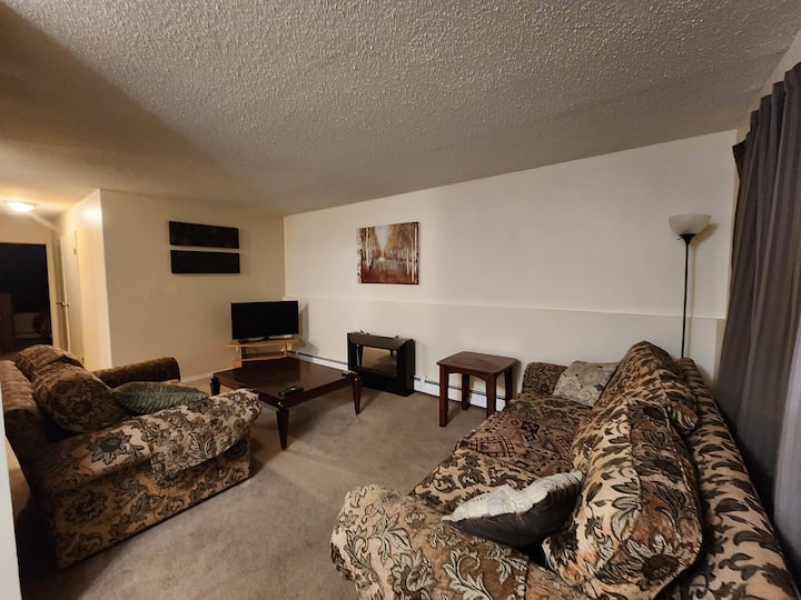 Spacious 2 Bedroom Unit With Extra Den - Lloydminster