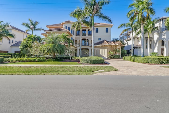 Large Vacation Home With Water View - Marco Island, FL