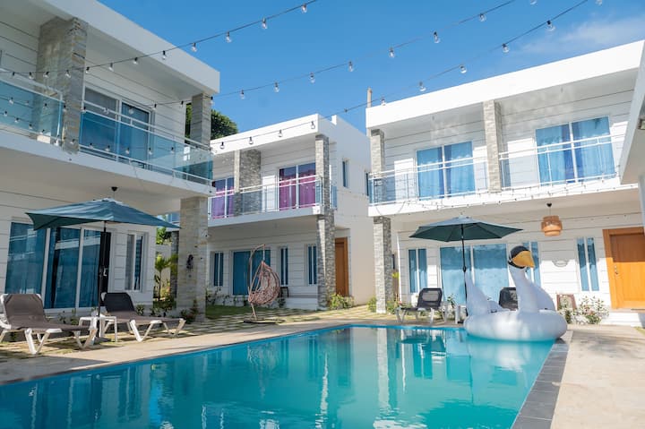 Modern 8-bedroom Villa W/pool And Lounge Area - Sosúa