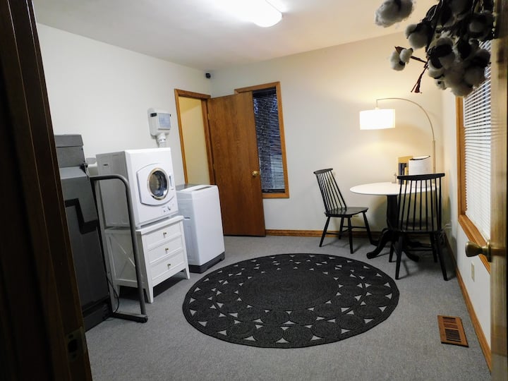 Beautiful Farm Stay Suite With Kitchenette - Kokomo, IN