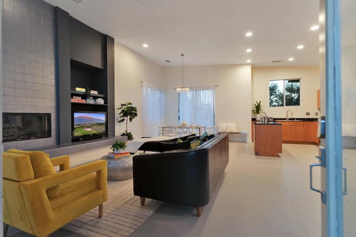 Stylish Mcm 15 Mins To Ps|pool|putting Green|bocce - Palm Springs, CA