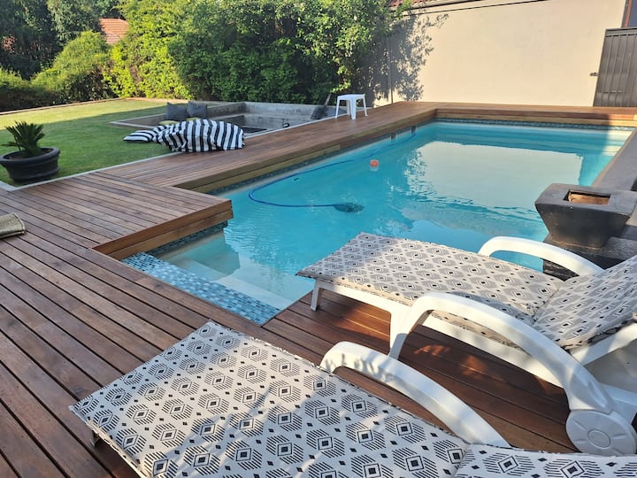 Serene Holiday 8 Sleeper House - Hartbeespoort