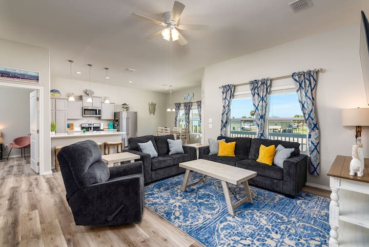 Amazing, Newly Built Home Minutes From Beach - Texas