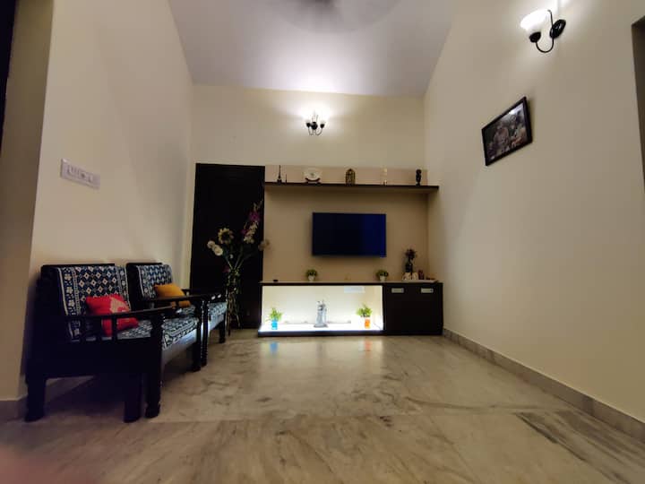 The Attic, Cozy 1bhk Home With Lush Green Balcony - マンガロール