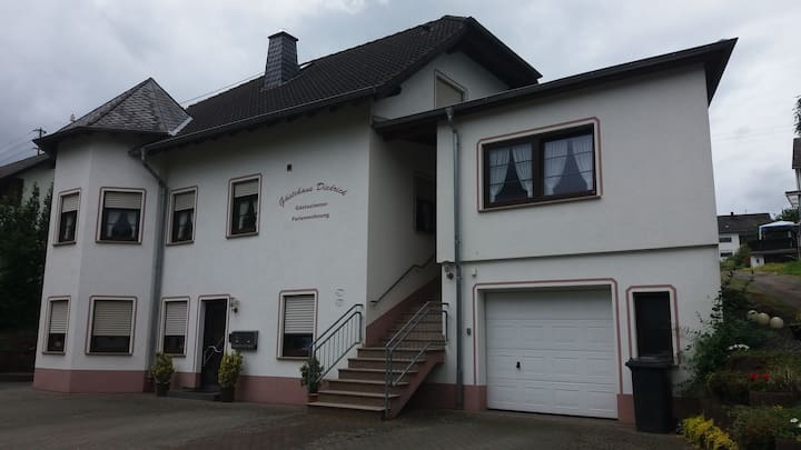 Gemütliche Ferienwohnung Im Weinort Piesport - Leiwen