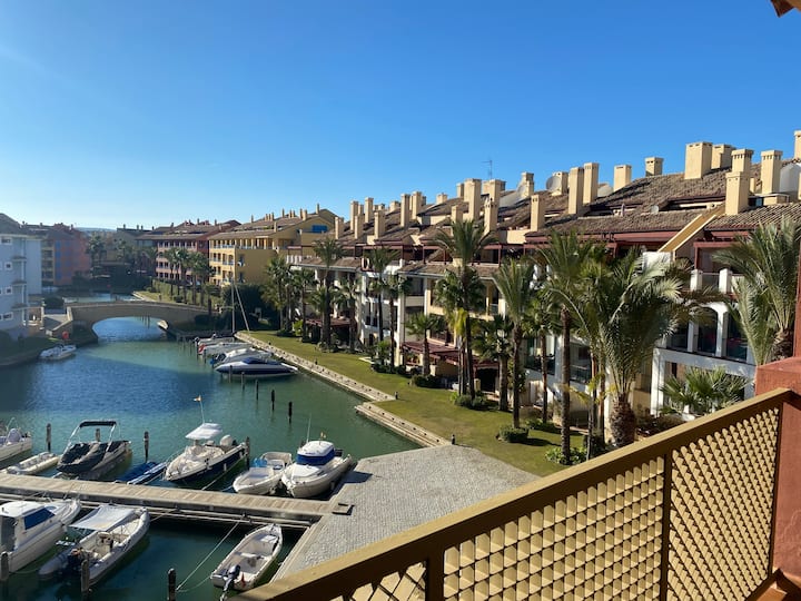 Apartamento De Lujo Con Terraza Sobre La Marina - Sotogrande