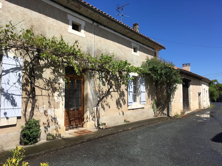 Maison Chaleureuse Avec Piscine Et Jardin - Château de Neuvic