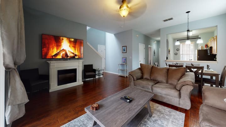 6 Min To Disney, Walk To Fun Spot, Heated Pool/ Slides, Comfy Beds, And Big T.vs - Celebration, FL