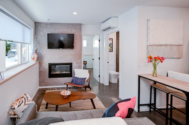 Stowe Village 1 Br 1ba, Fireplace, Market Attached - Stowe, VT