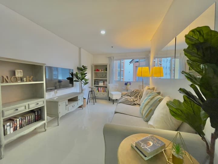 Family Friendly, Cozy,  Modern Condo With A View - Baguio