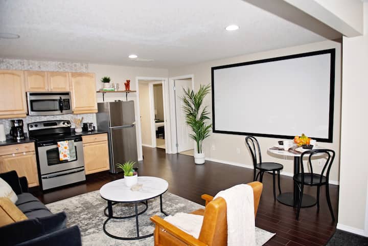 Modern Luxury Suite | Fast Wi-fi | Great Location. - Calgary