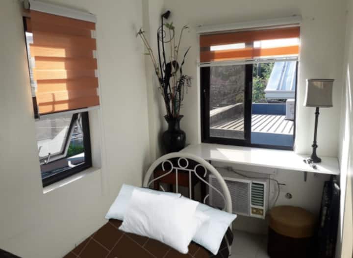 Cozy Furnished Apartment With Parking Near Alabang - Muntinlupa