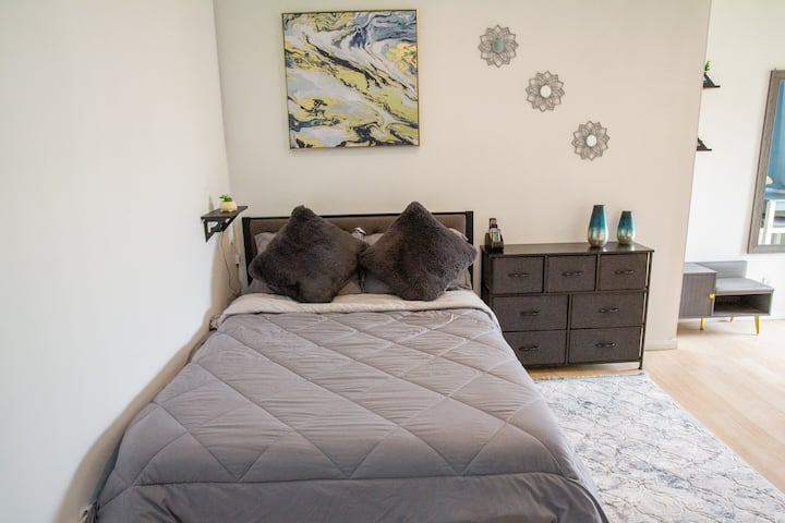 Private Mini Studio W/kitchenette & Parking - Cerritos, CA
