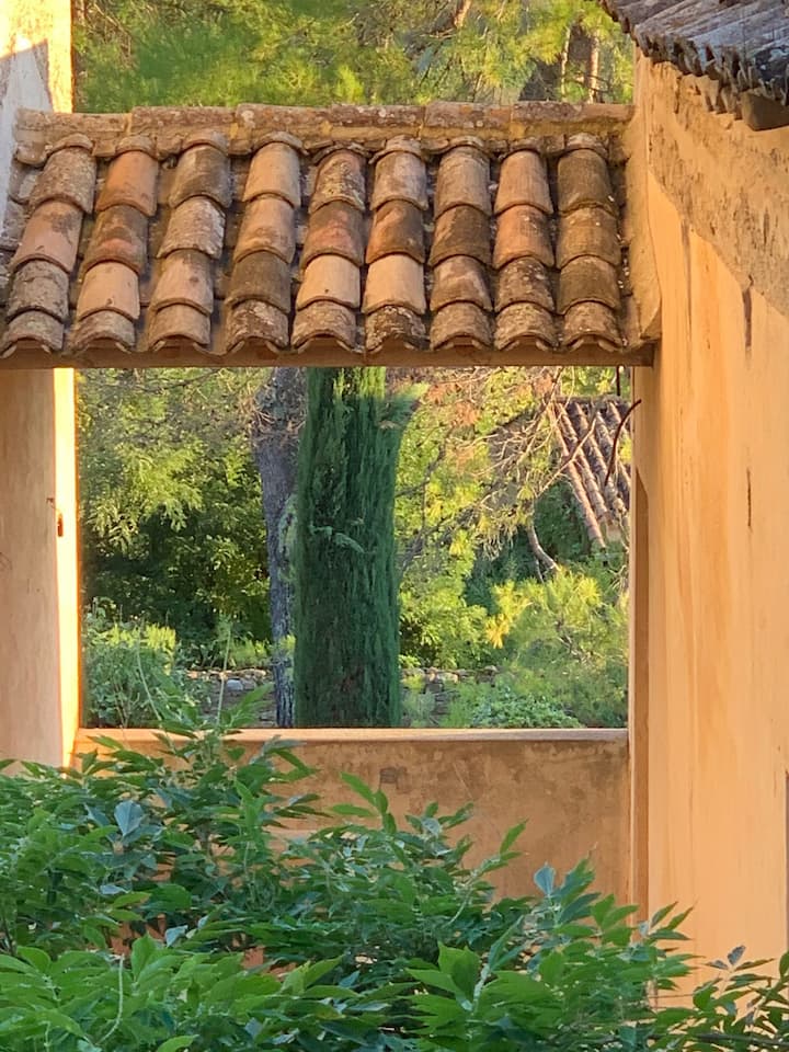 Authentiek Huis Met Charmant Terras En Jacuzzi. - Aubussargues