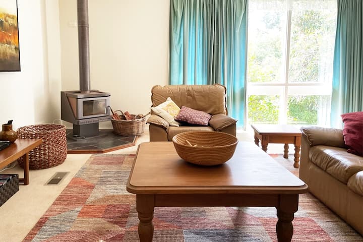 Good Vibes Holiday Home, Close To Beach & Village - Melbourne