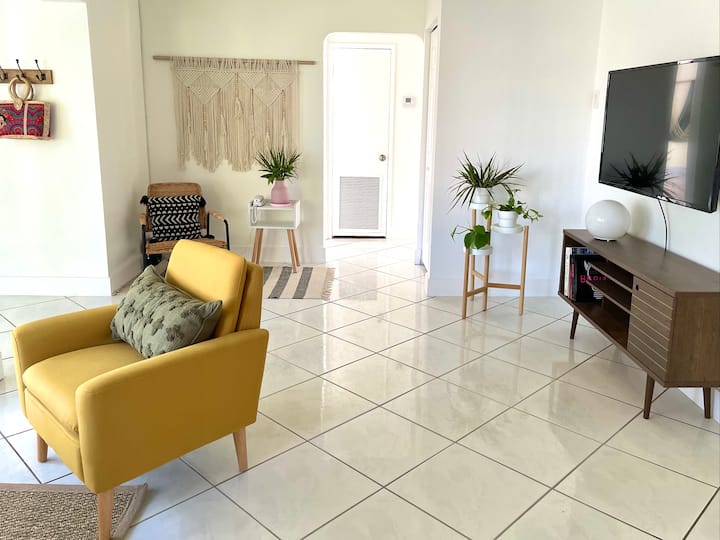 Charming Fully Renovated W/ Pool, 8 Min To Beaches - Hollywood, FL