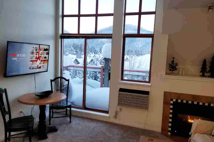 Village Penthouse: Wow Location! Hot Tub, Pool, Fp - Whistler Blackcomb