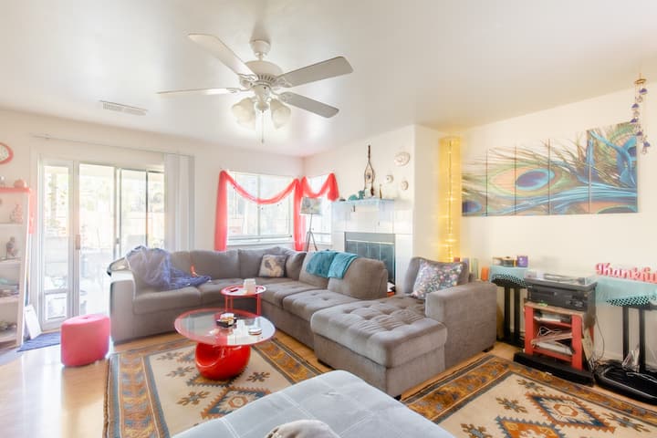 Large Private Master Bedroom(19'x16') In 6+4 House - Bakersfield, CA