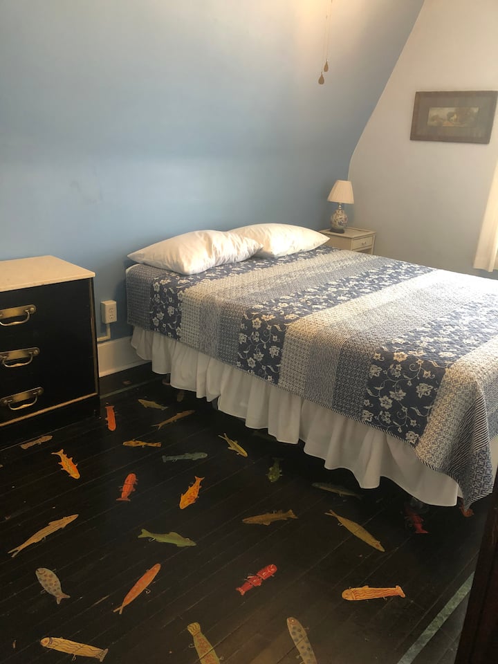 Six Bedroom Duplex Two Houses To The Beach! - Benton Harbor, MI
