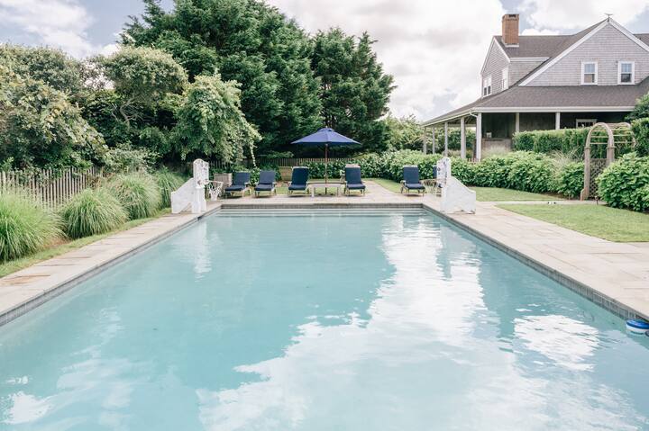 Poolside Family Retreat Close To The Beach - Nantucket, MA
