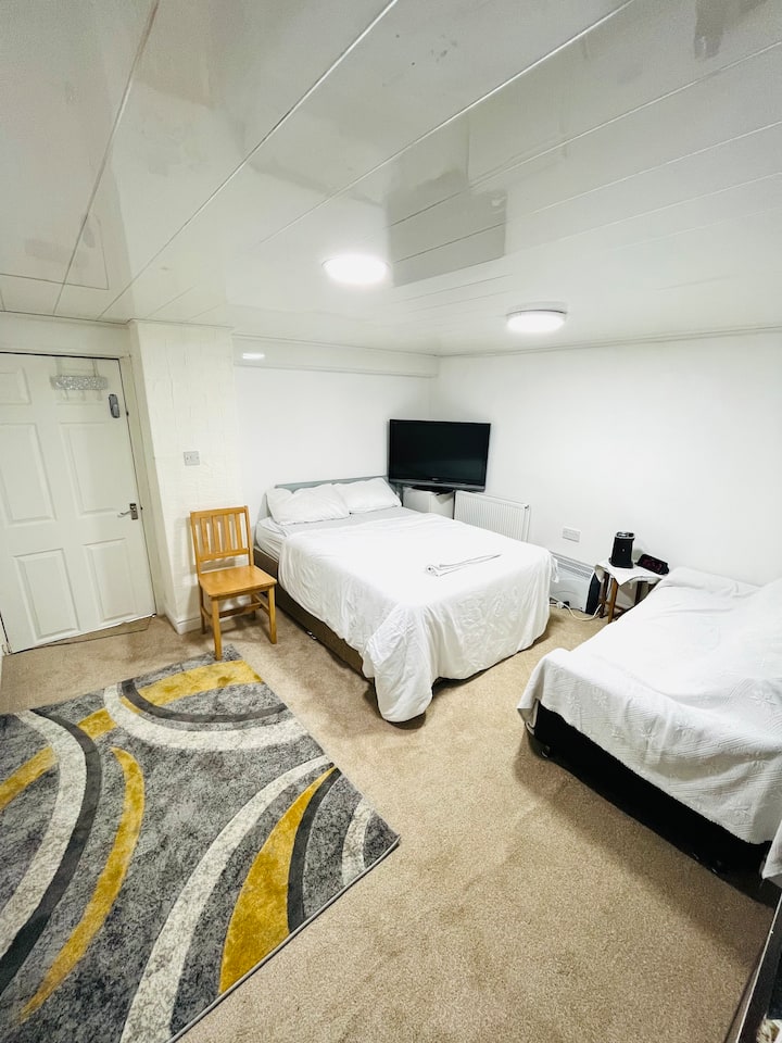 Basement Apartment In Didsbury - Longsight - Manchester
