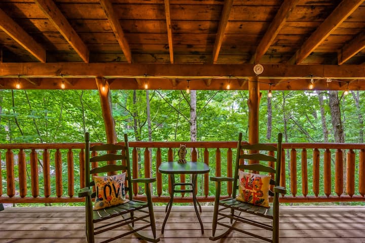 Priced To Stay Booked!  * Close To Attractions! - Gatlinburg