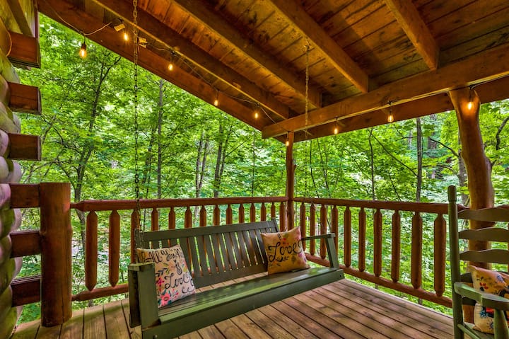 Cozy Cabin Escape * Prime Location * Hot Tub - Gatlinburg, TN