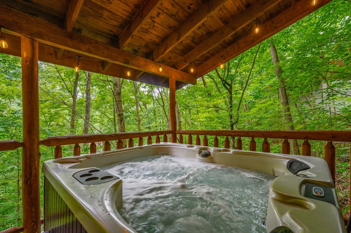 Cozy Cabin Retreat * Near Dollywood & Trails! - Gatlinburg, TN